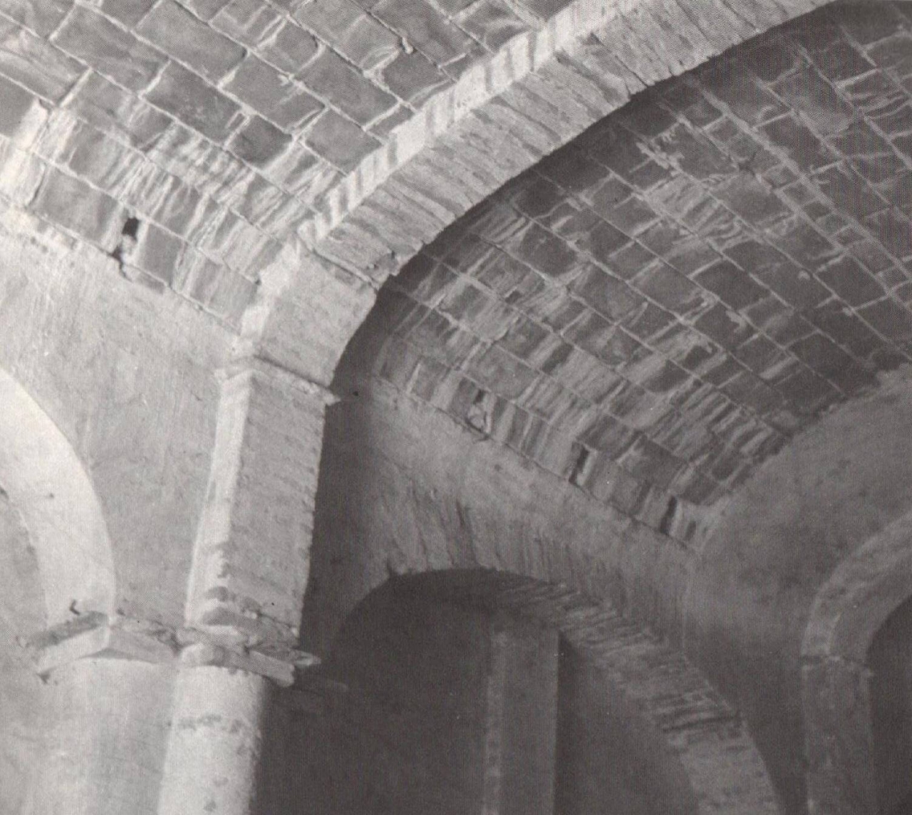 Book on Portuguese architecture construction techniques